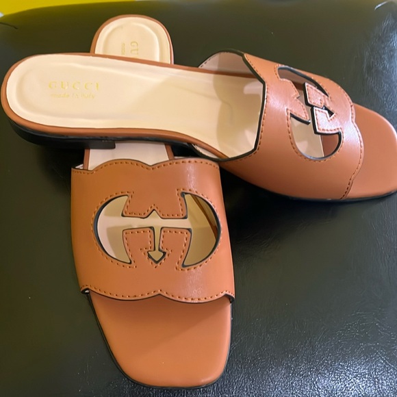Gucci | Shoes | Gucci Interlocking Gg Logo Brown Leather Flat Slide ...